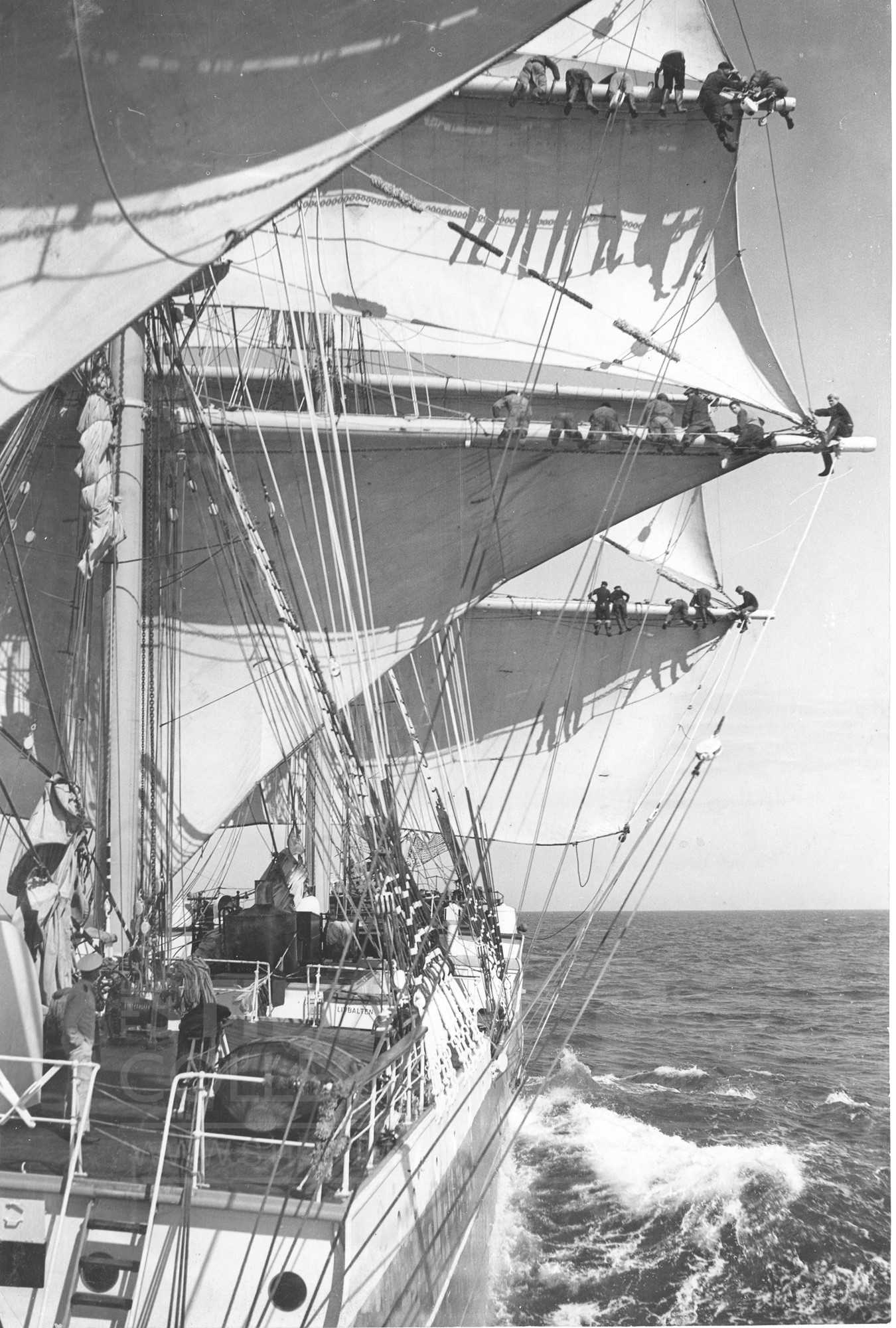 tpt transport ship boat sail sailing tyne | The Stilltime Collection