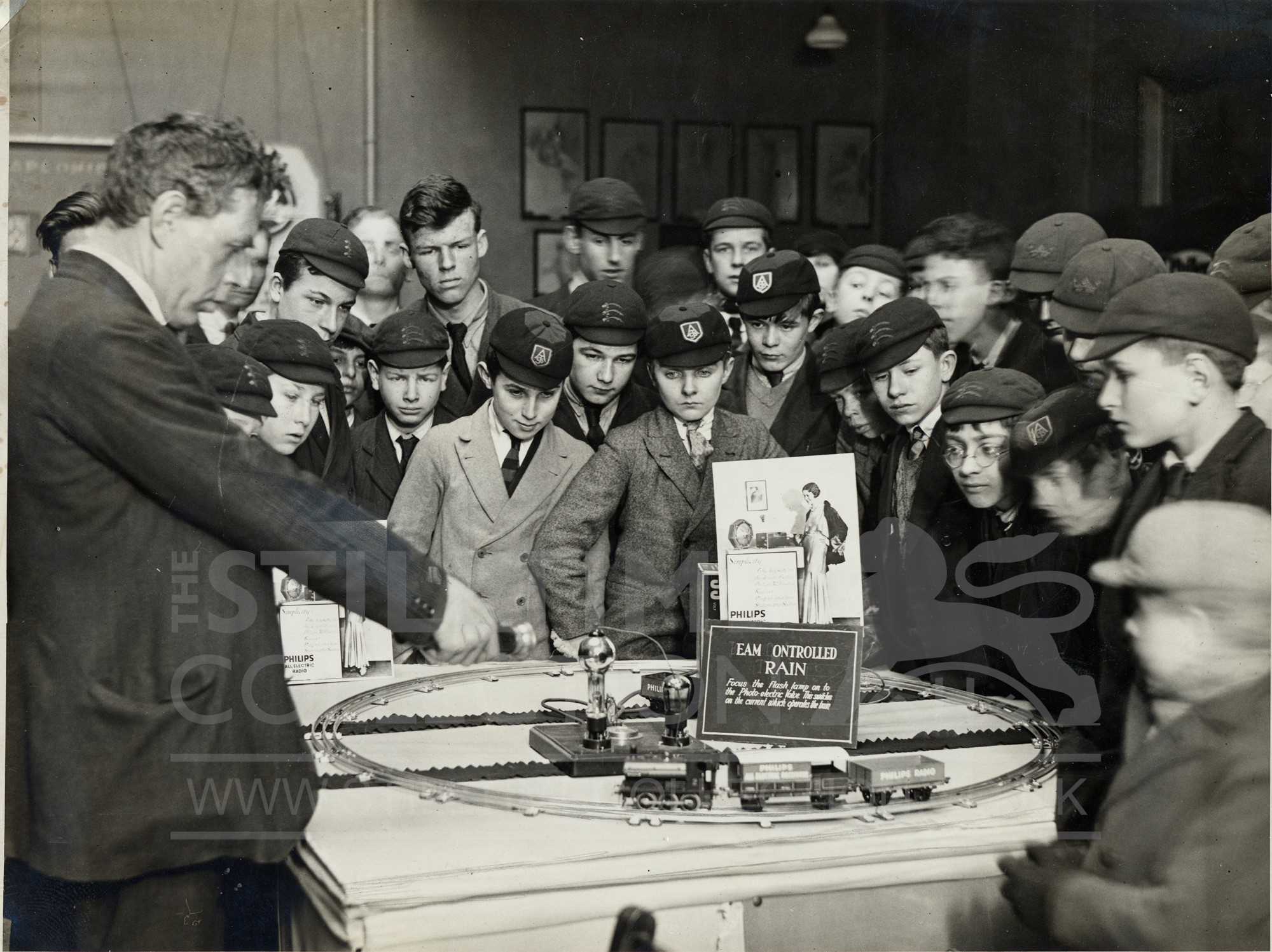 radio model railway rail train station beam controlled trains | The ...