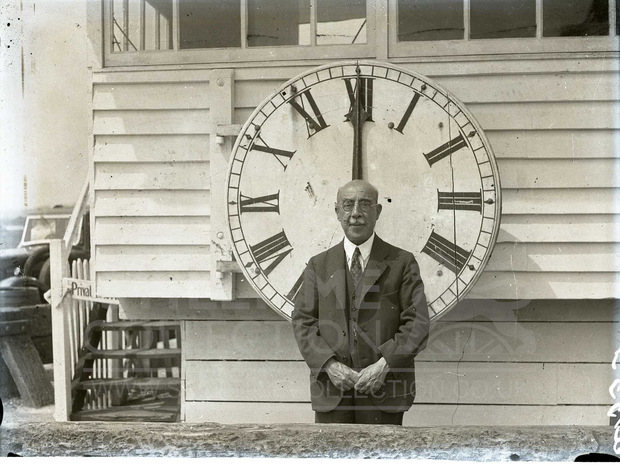 star1 man lad bloke male boy guy clock father time timekeeper ...