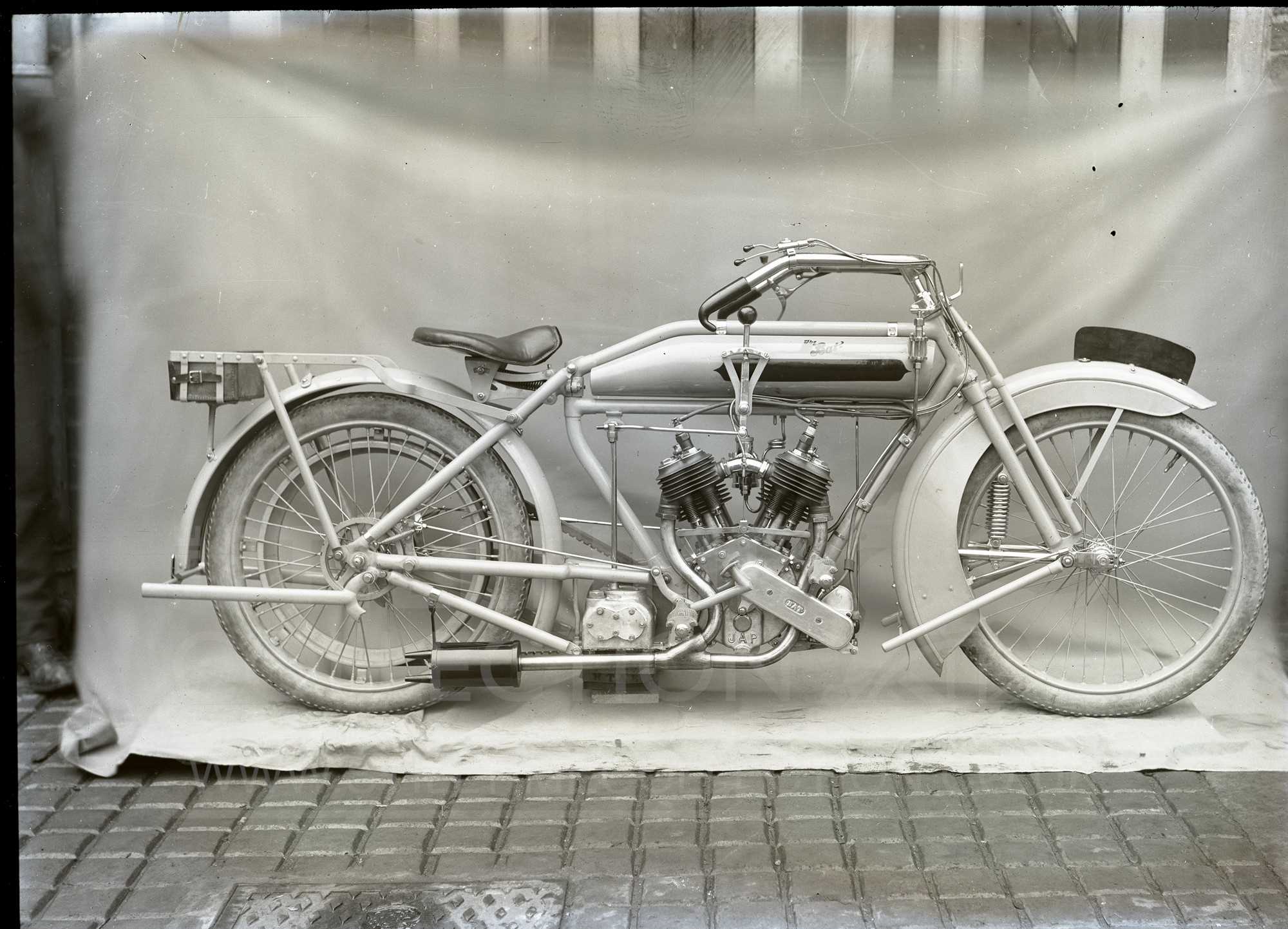 bat bike the bat tpt v twin two | The Stilltime Collection