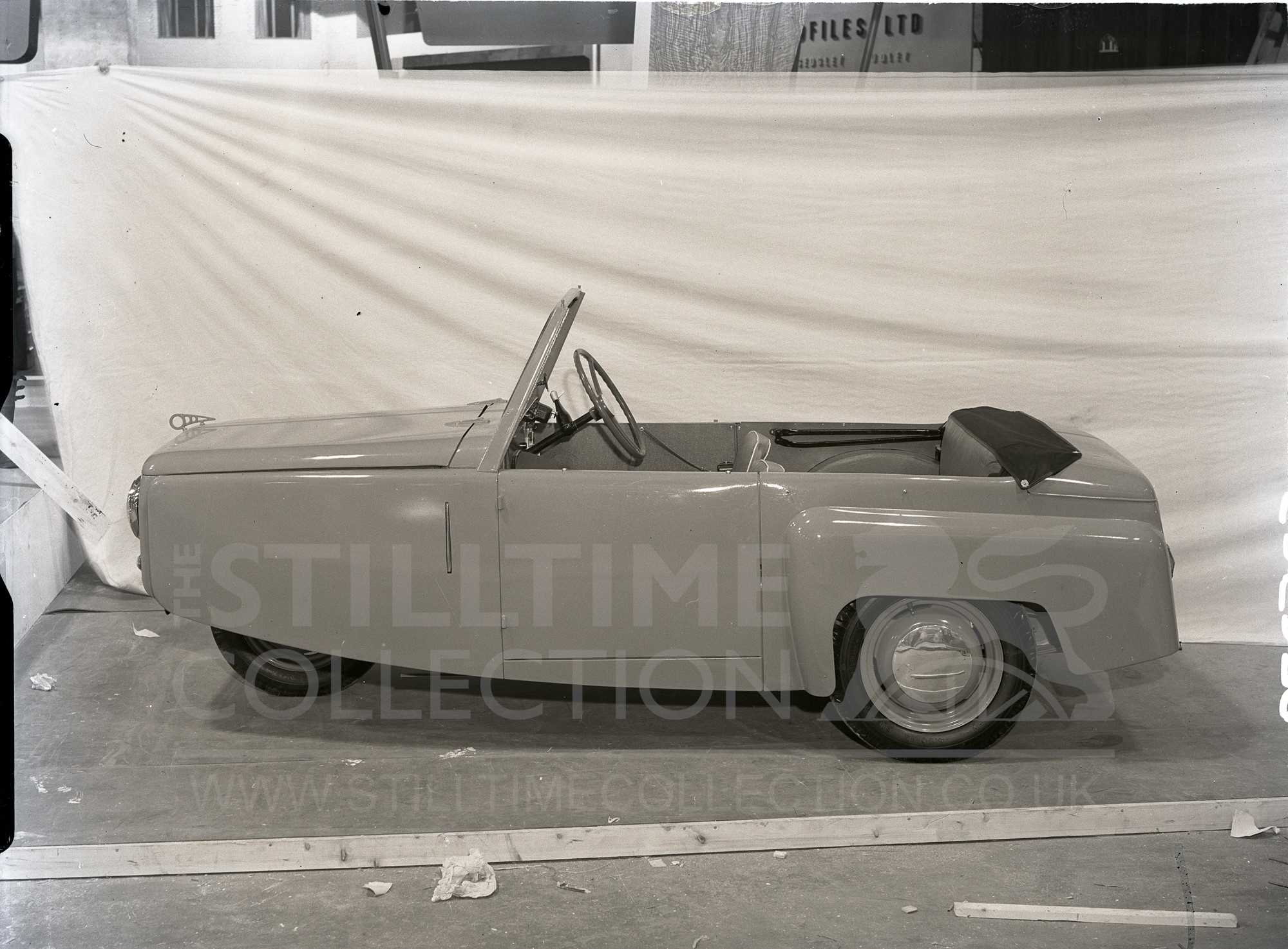 microcar tpt transport car automobile motorcar reliant trike tricycle ...