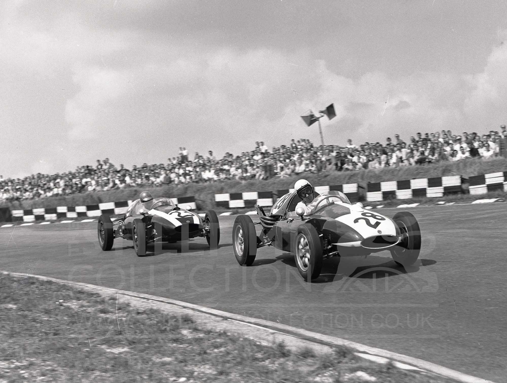 brands brands hatch car hatch racing tpt 28 roy salvadori cooper climax 23 jack brabham john ...