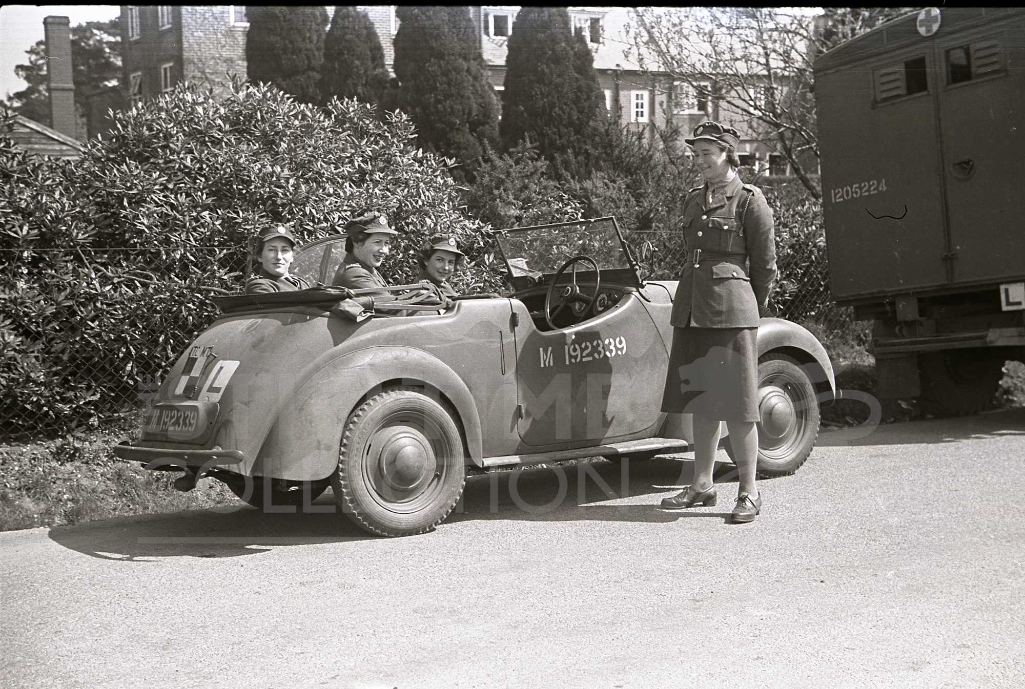tpt transport truck lorry wagon bedford factory ww2 world war soldier ...