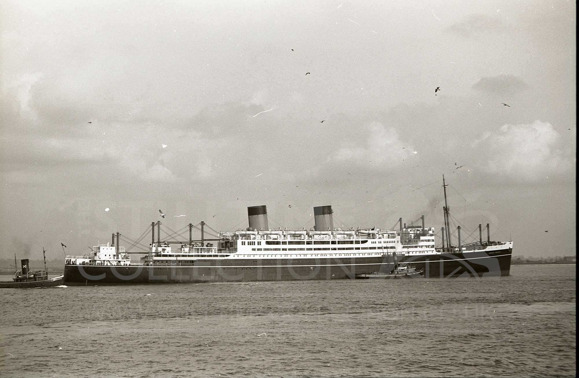 tpt transport ship boat sail gravesend ferry thames river water ms ...