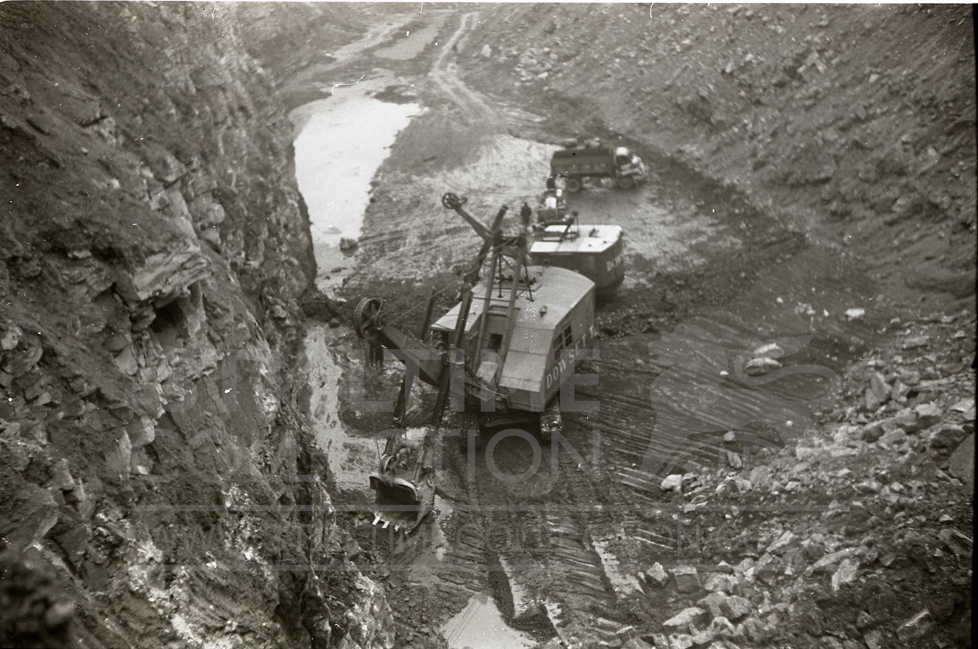 plant excavator dozer vickers at scotstown open cast coal mine heddon ...