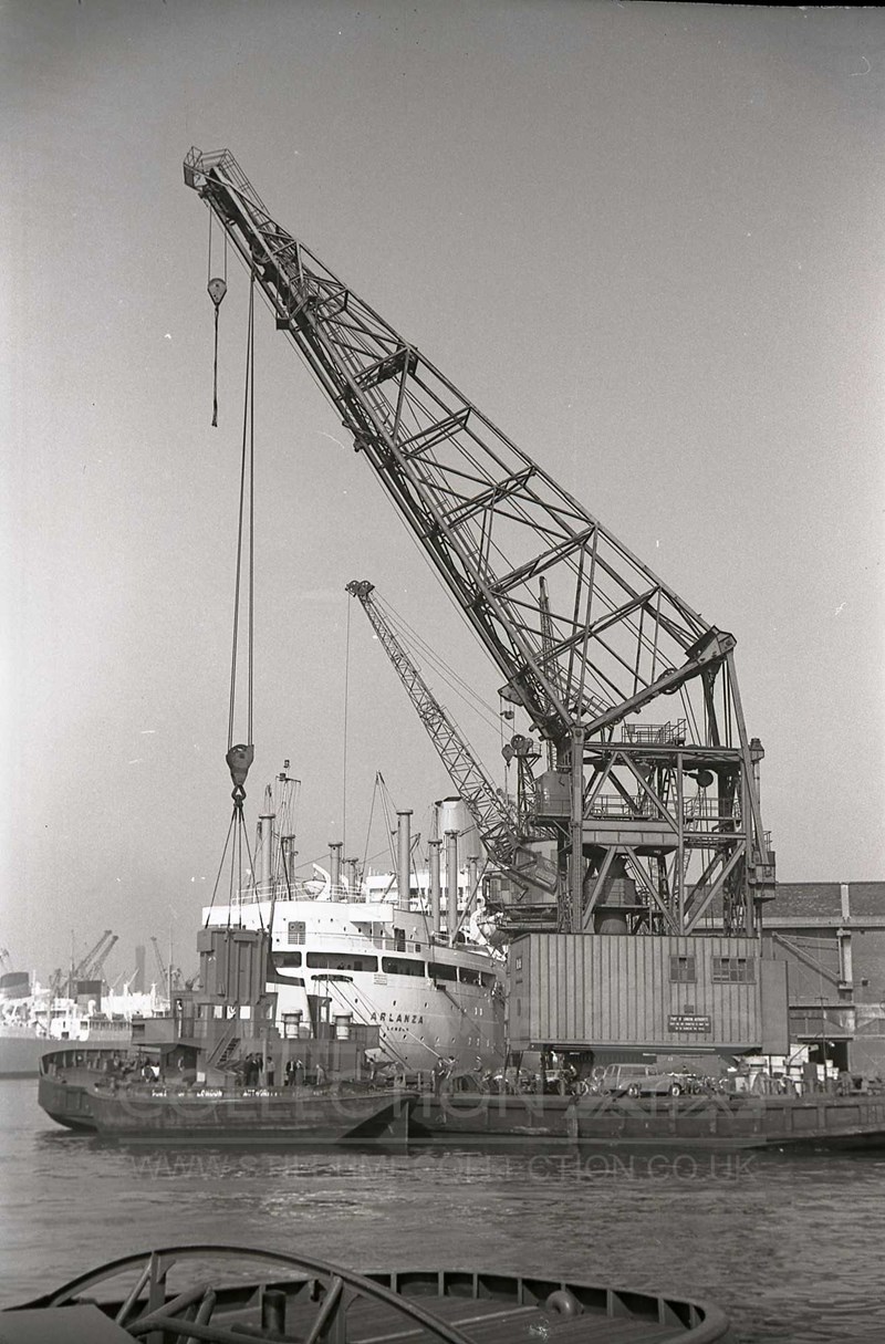 tpt transport ship boat sail crane london city samson floating | The ...