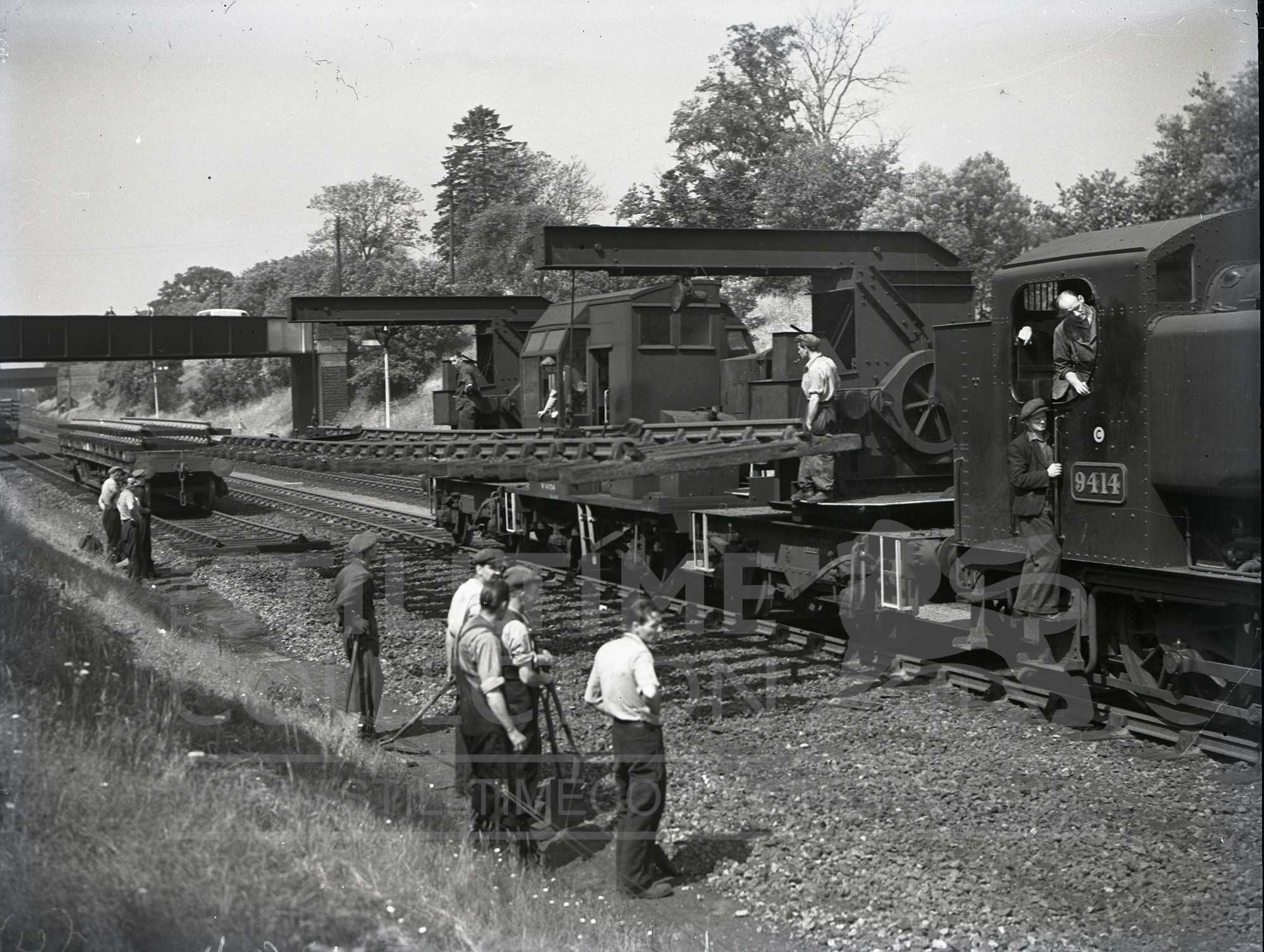 tpt train railway track laying at Twyford western region GWR saddle ...