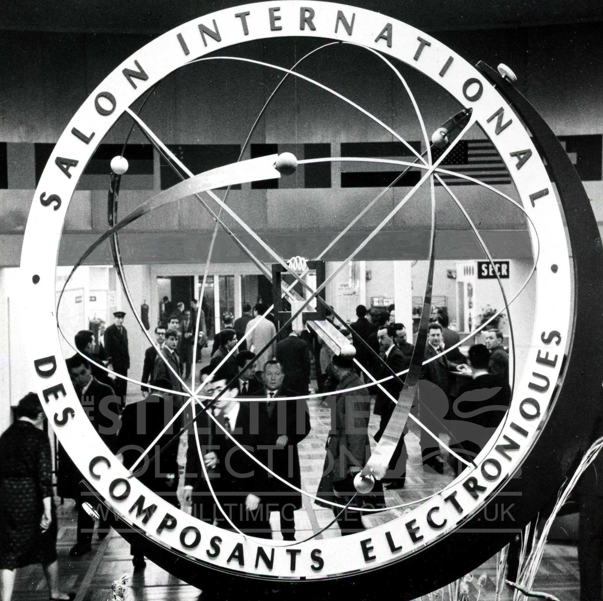 Person Human Spoke Machine Analog Clock Clock Wheel Clock Tower ...